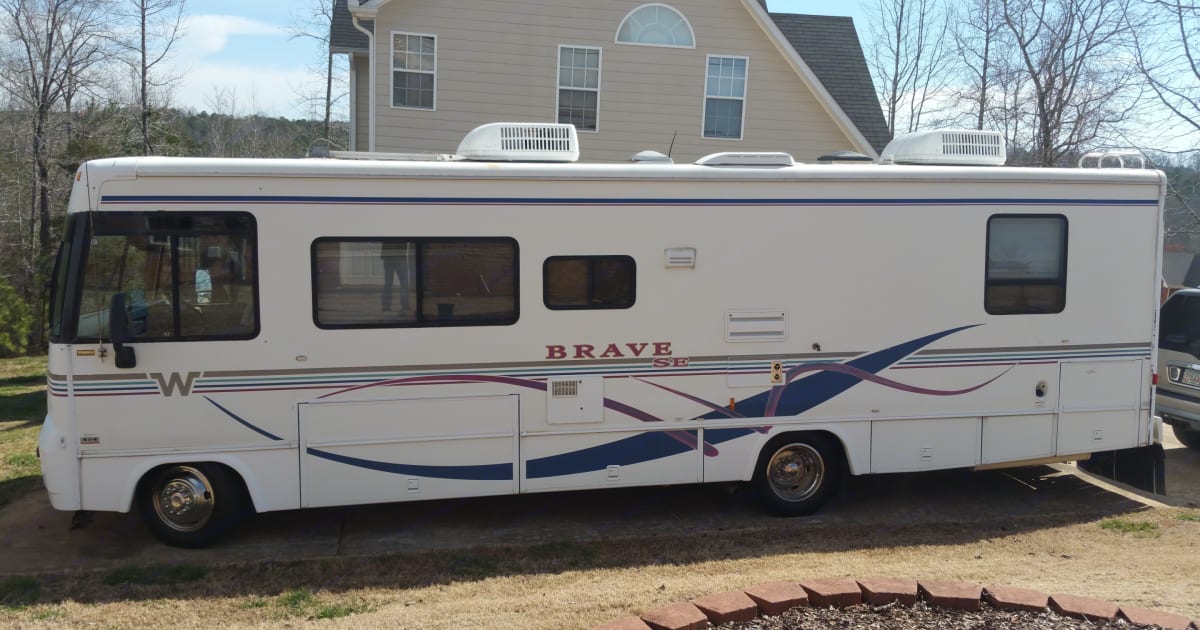 2000 Winnebago Brave Class A Rental in Douglasville, GA | Outdoorsy