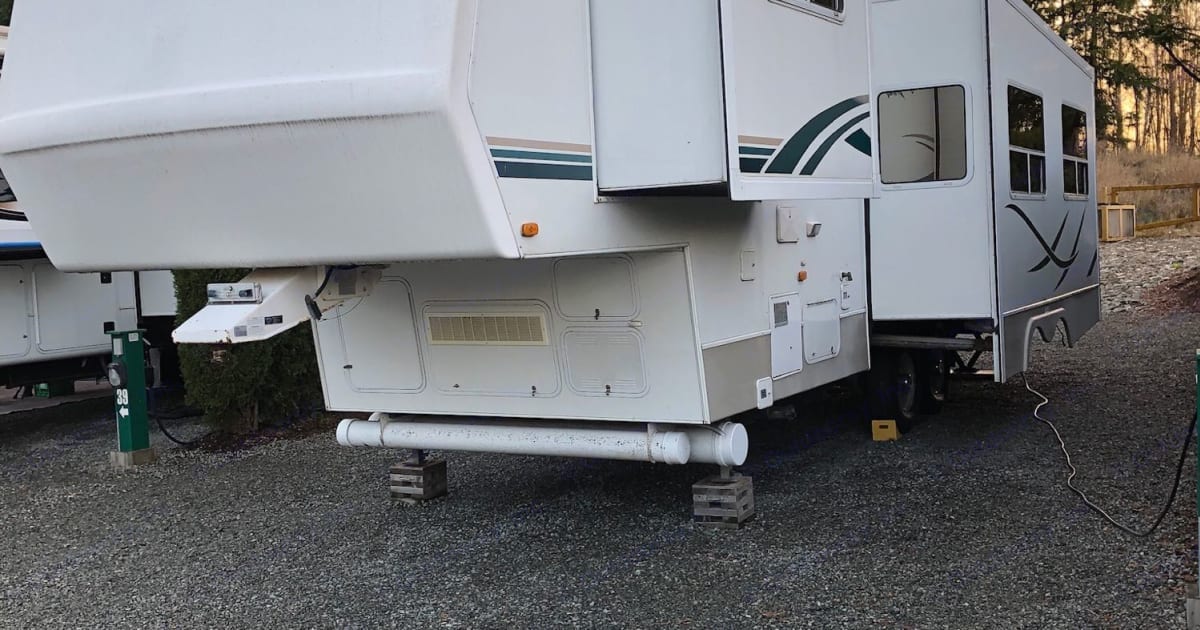 2003 Thor Motor Coach Citation Fifth-wheel Rental in Abbotsford, BC ...