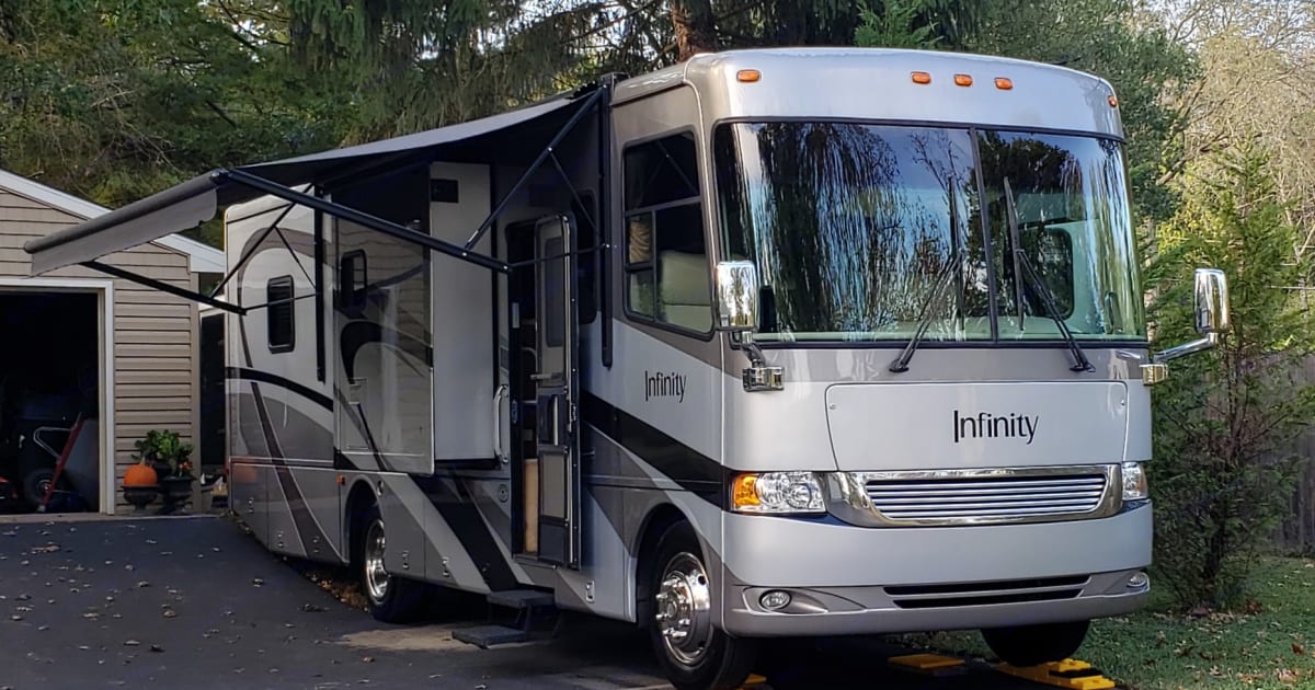 2005 Thor Motor Coach Four Winds Infinity Class A Rental in Chalfont ...