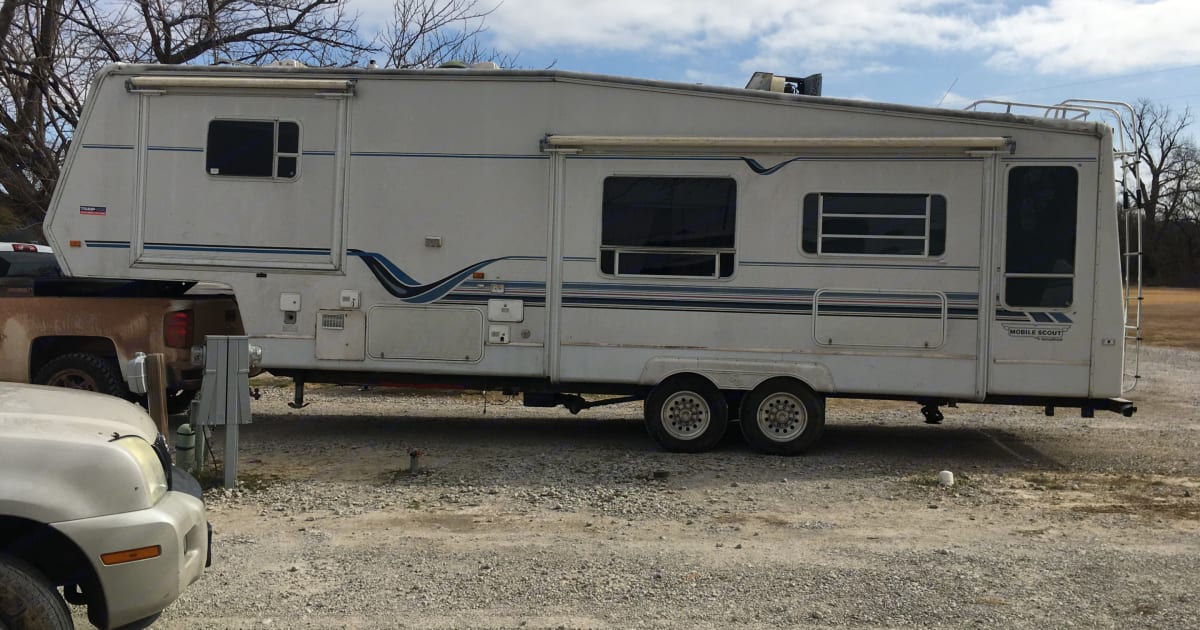 2001 Mobile Scout Home Fifth-wheel Rental in Weatherford, TX | Outdoorsy