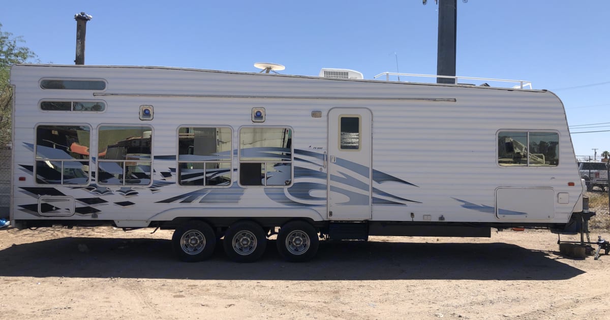 2008 Weekend Warrior Fs3000 Toy hauler Rental in Tucson, AZ | Outdoorsy