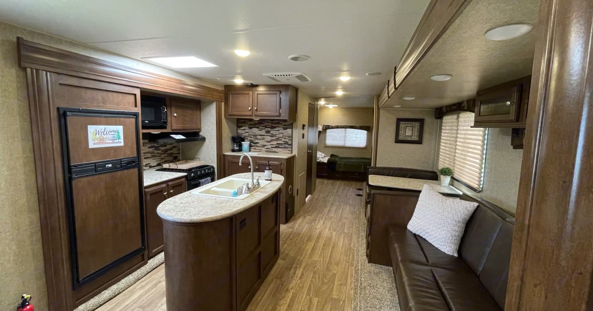 2017 Venture Rv Sporttrek Travel trailer Rental in Owatonna, MN | Outdoorsy