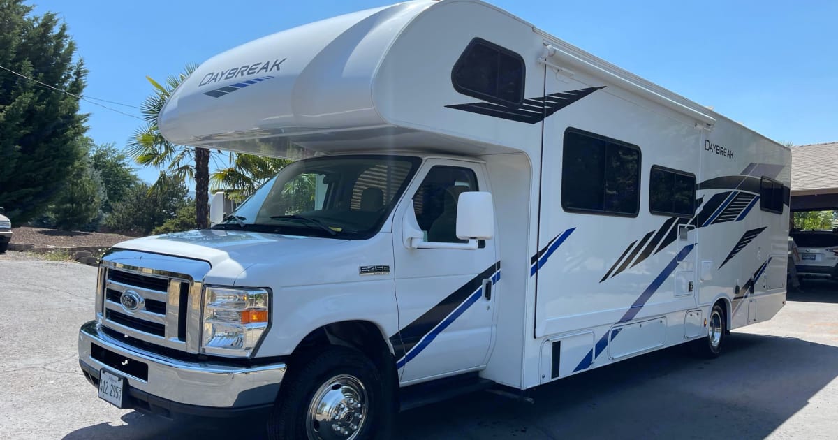 2020 Thor Motor Coach Daybreak 30DB Class C Rental in Central Point, OR ...