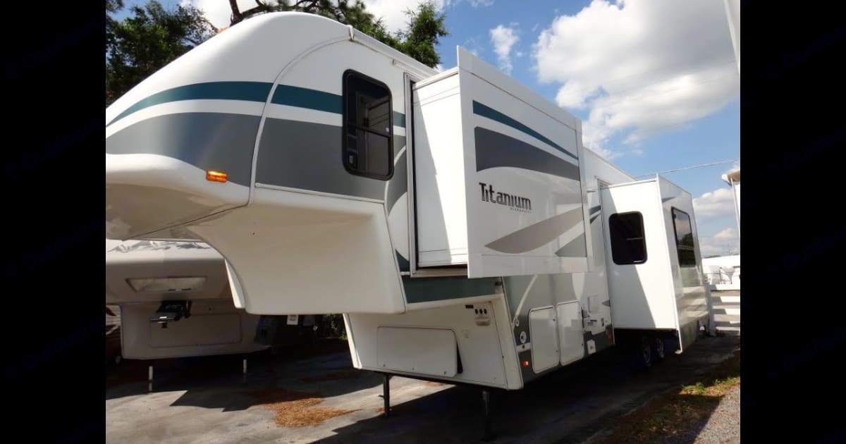 2006 Glendale Titanium Fifth-wheel Rental in Chemainus, BC | Outdoorsy