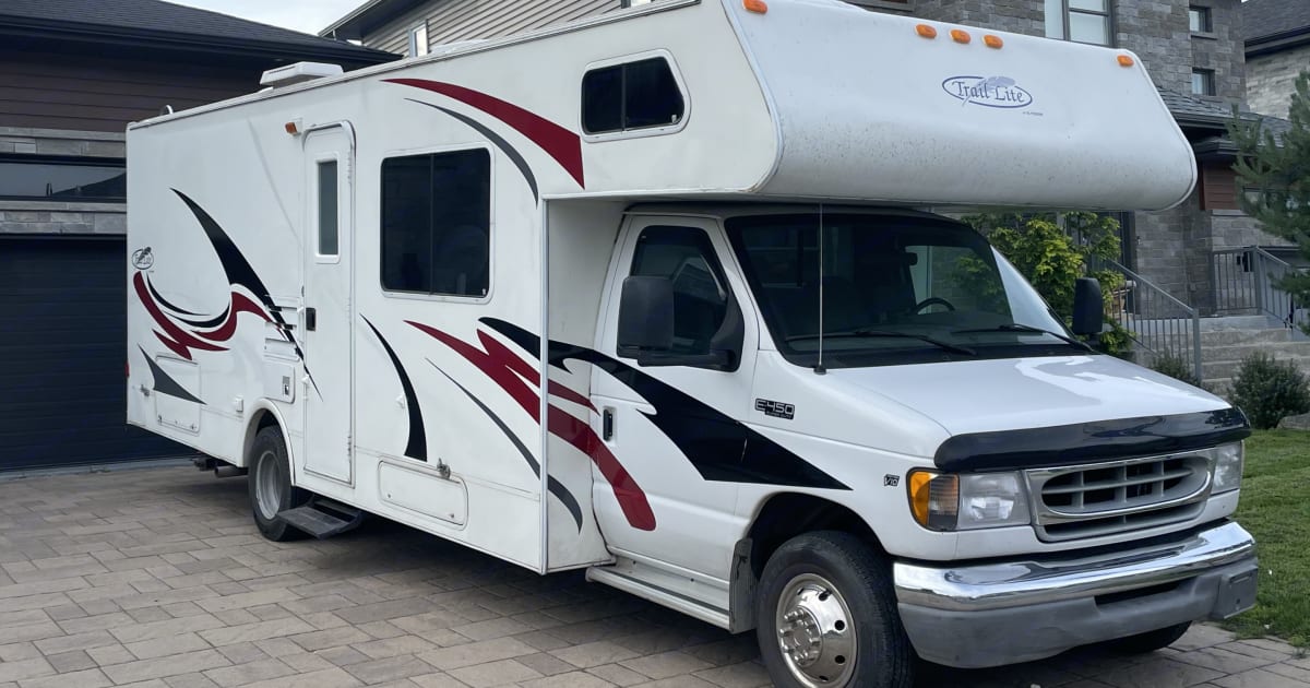 2002 Ford E450 Class C Rental in Candiac, QC | Outdoorsy