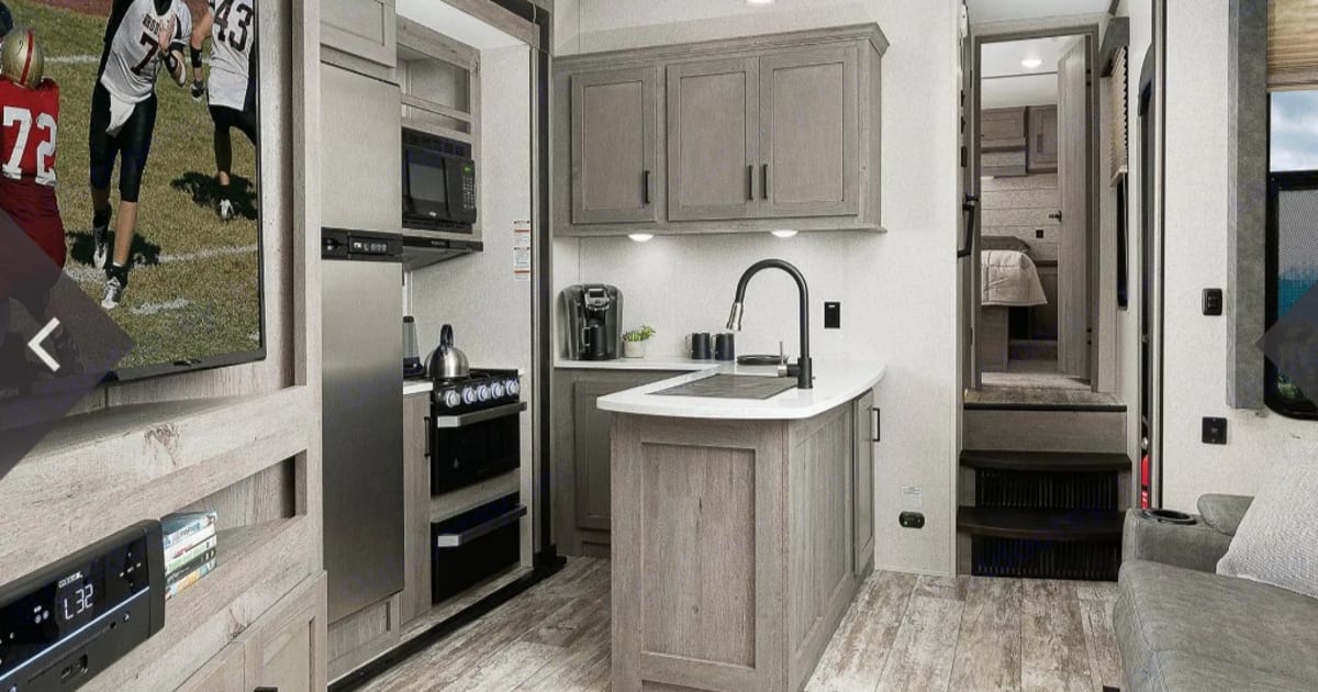 2021 Keystone Carbon Toy hauler Rental in Richmond Hts, OH | Outdoorsy