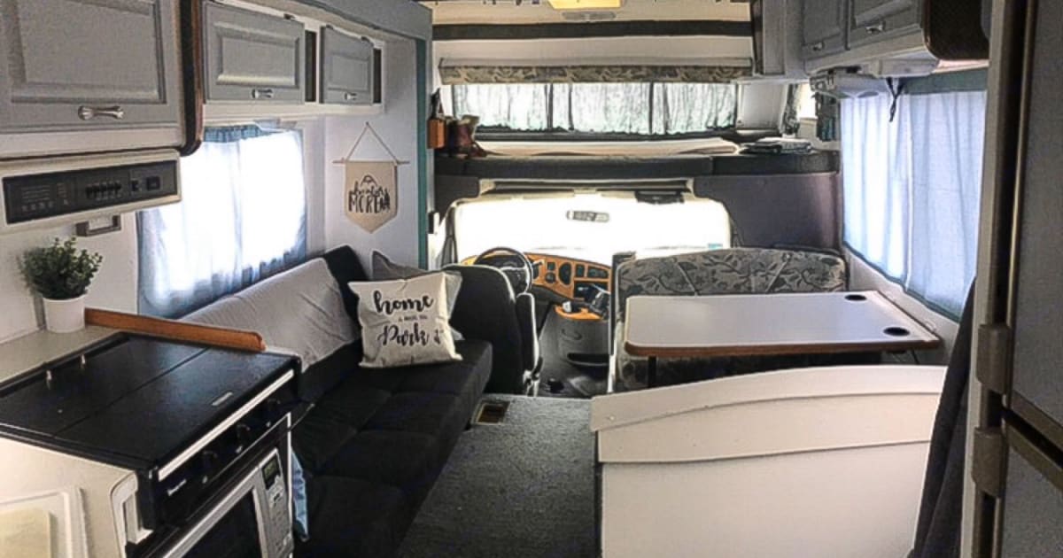 1999 Gulf Stream Ultra Class C Rental in East Bridgewater, MA | Outdoorsy