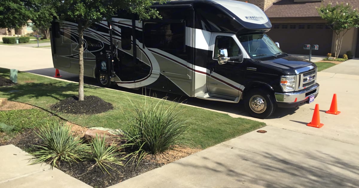 2017 Winnebago Winnebago Motorhome Rental in Justin, TX | Outdoorsy