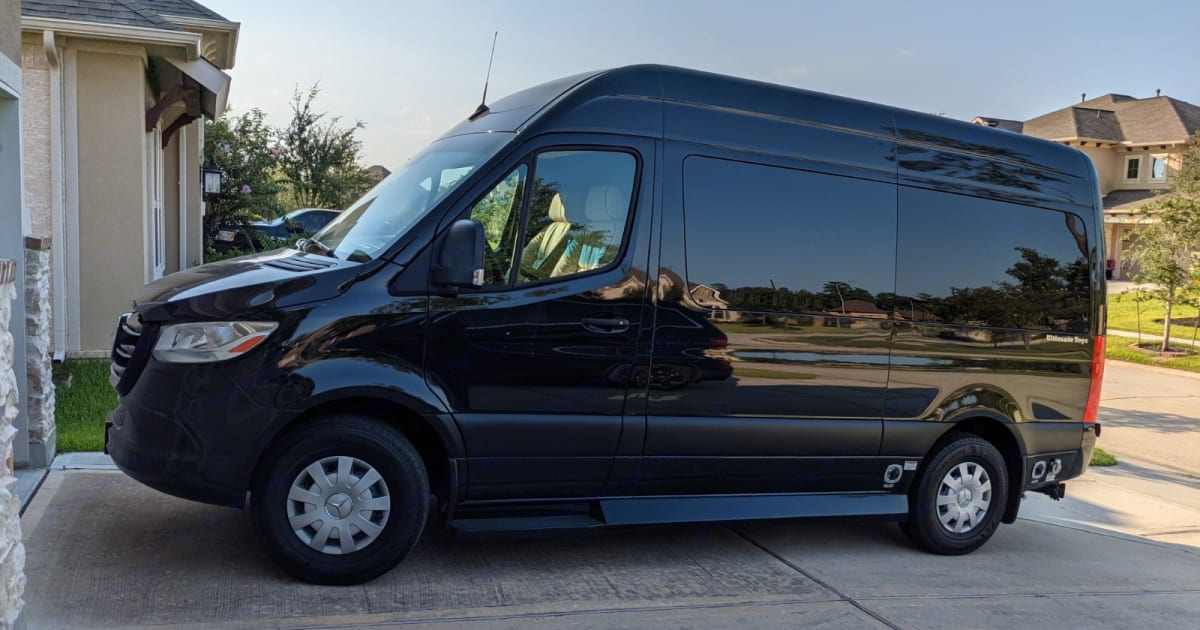 2022 Mercedes Benz- Midwest Panda Luxury Class B Rental in Spring, TX ...