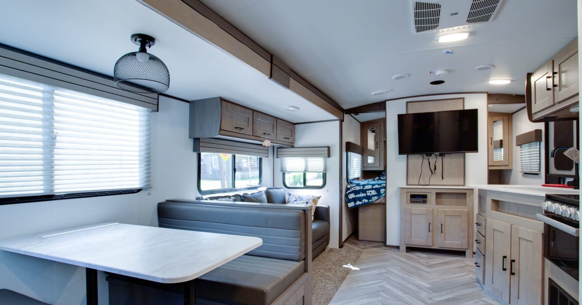 Photos | 2021 Cruiser Rv Corp Shadow Cruiser Travel trailer Rental in ...