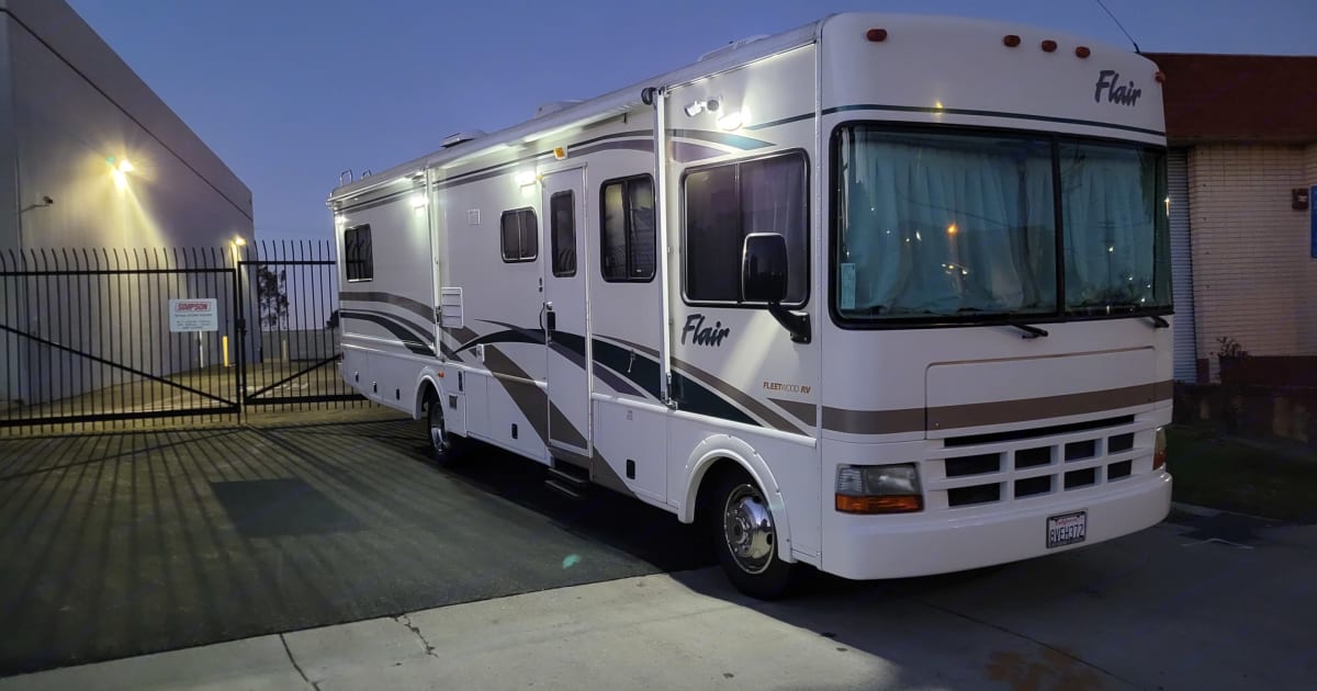 2002 Fleetwood Flair Class A Rental in Long beach, CA | Outdoorsy