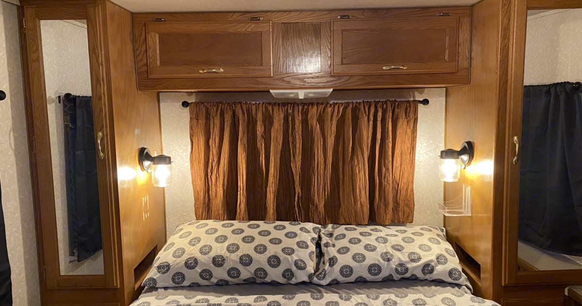1999 Gulf Stream Ultra Class C Rental in North Little Rock, AR | Outdoorsy