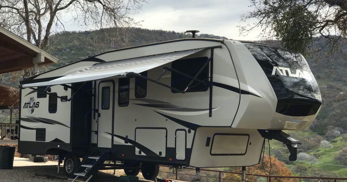 2018 Dutchmen Atlas Fifth-wheel Rental in Clovis, CA | Outdoorsy