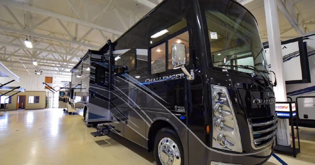 2022 Thor Motor Coach Challenger Class A Rental in Aurora, CO | Outdoorsy