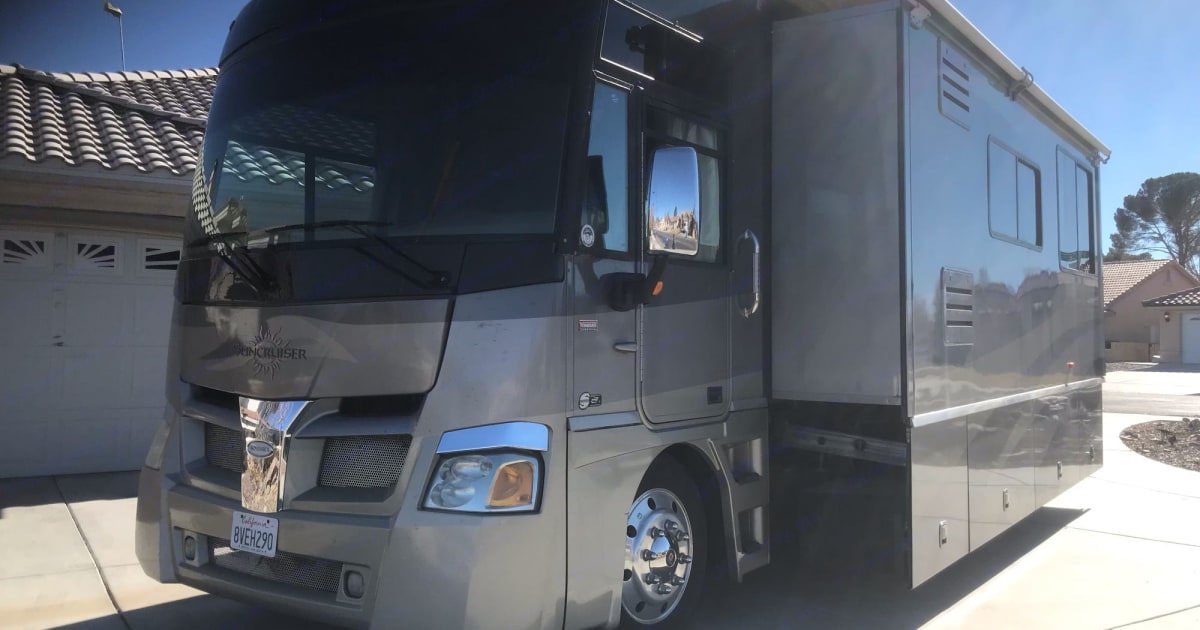 2007 Itasca Suncruiser Class A Rental in Helendale, CA | Outdoorsy