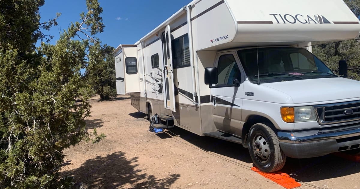 2005 Tioga Tioga Motorhome Class C Rental in Jacksonville, OR | Outdoorsy