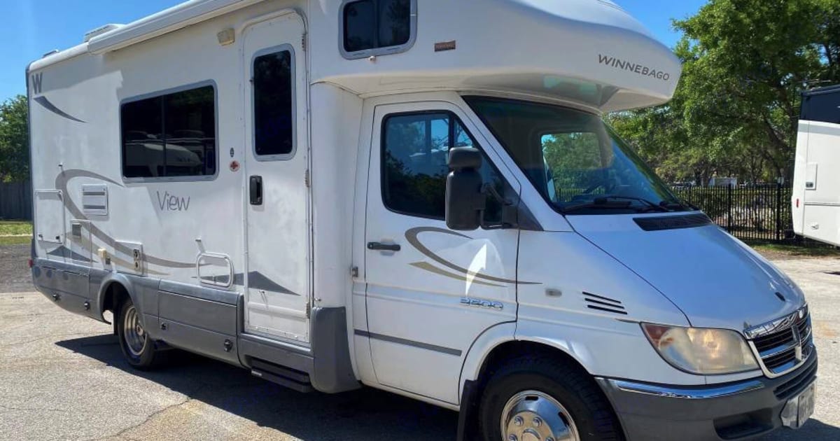 2007 Winnebago View Class C Rental in Los Angeles, CA | Outdoorsy