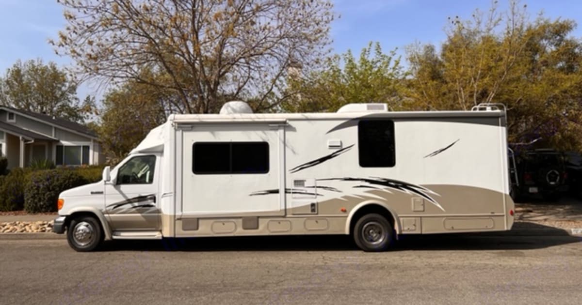 2008 Itasca Cambria Class C Rental in Santa Rosa, CA | Outdoorsy