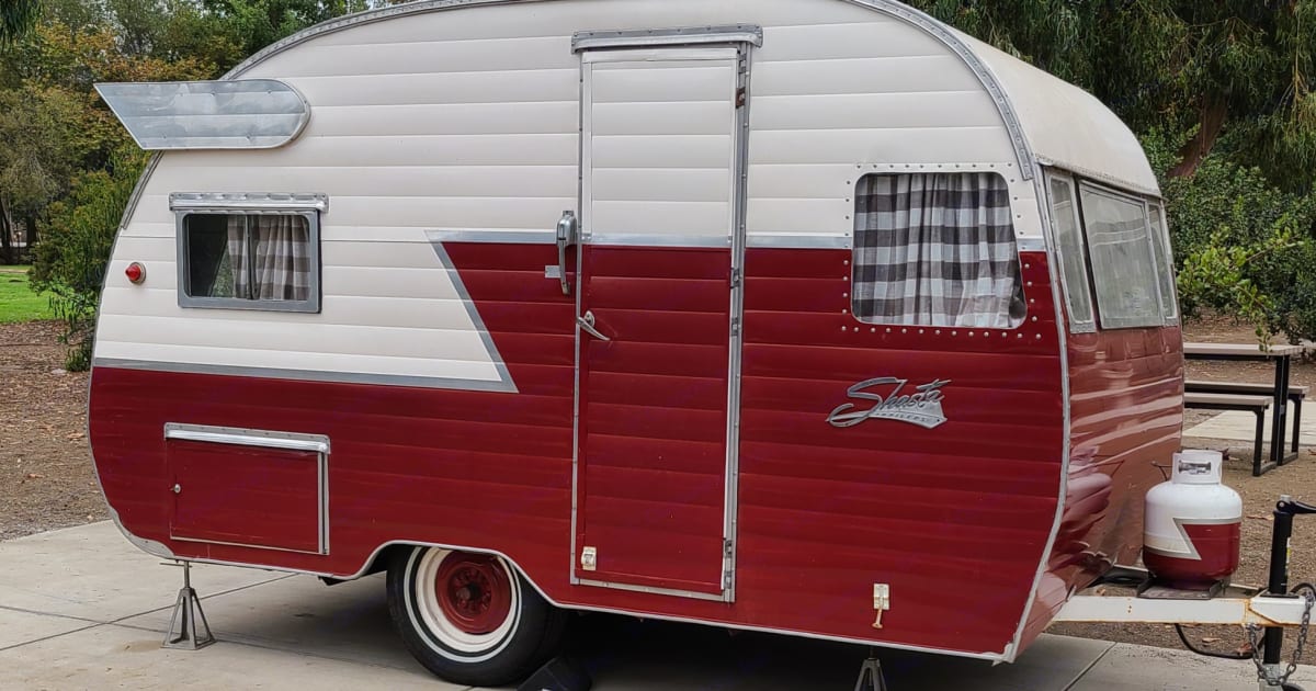 1956 Shasta 1500 Travel trailer Rental in Lake Balboa, CA | Outdoorsy