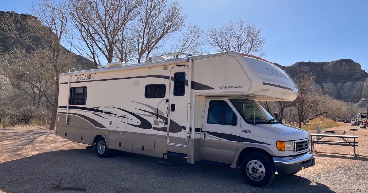 2005 Tioga Tioga Motorhome Class C Rental in VALENCIA, CA | Outdoorsy