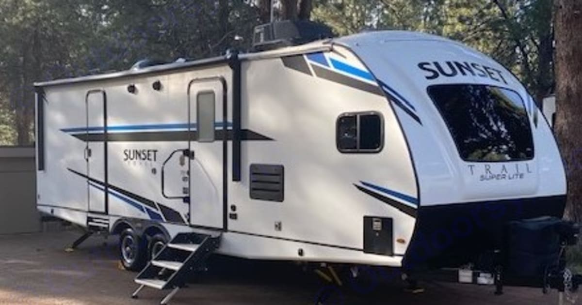 2021 Crossroads RV Sunset Trail Super Lite Travel trailer Rental in ...