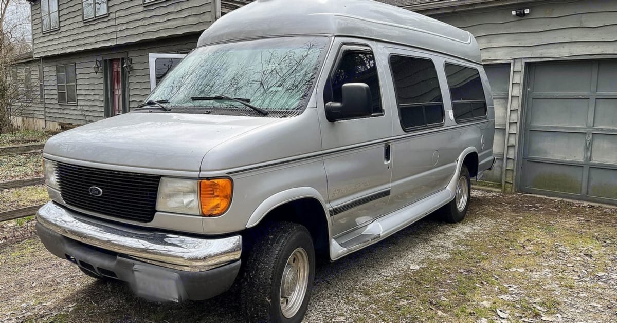 2006 Ford Econoline E250supercab Camper van Rental in North Barrington ...