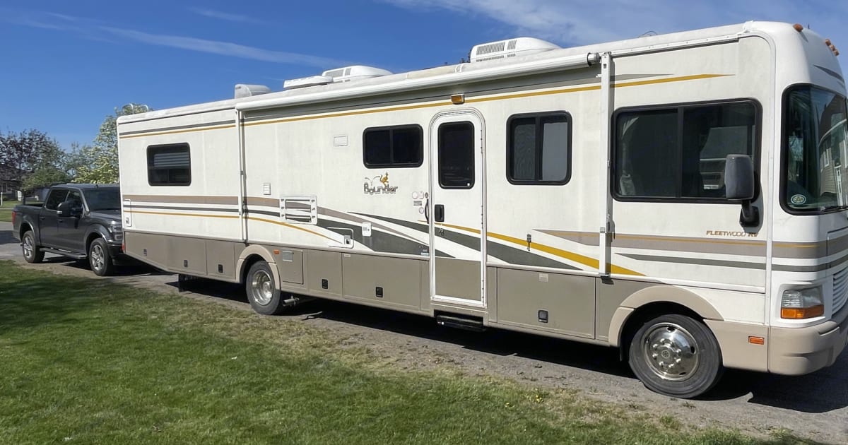 2002 Fleetwood Bounder 36S Class A Rental in Iroquois, ON | Outdoorsy