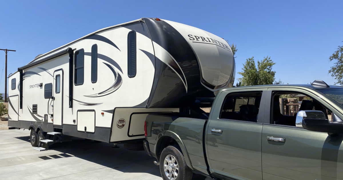 2017 Keystone RV Sprinter Fifth-wheel Rental in Palmdale, CA | Outdoorsy