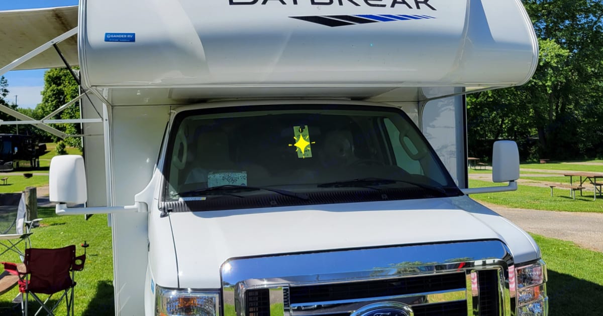 2020 Thor Daybreak Motorhome Rental in Akron, OH | Outdoorsy