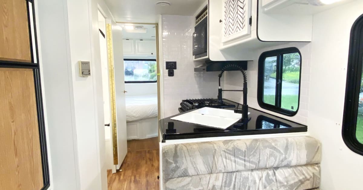 1997 Georgie Boy Maverick Class C Rental in Maple Ridge, BC | Outdoorsy