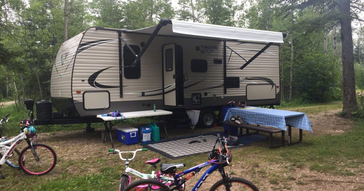 1999 Adirondack 19ft-M5 Truck Camper Rental in Regina, SK | Outdoorsy