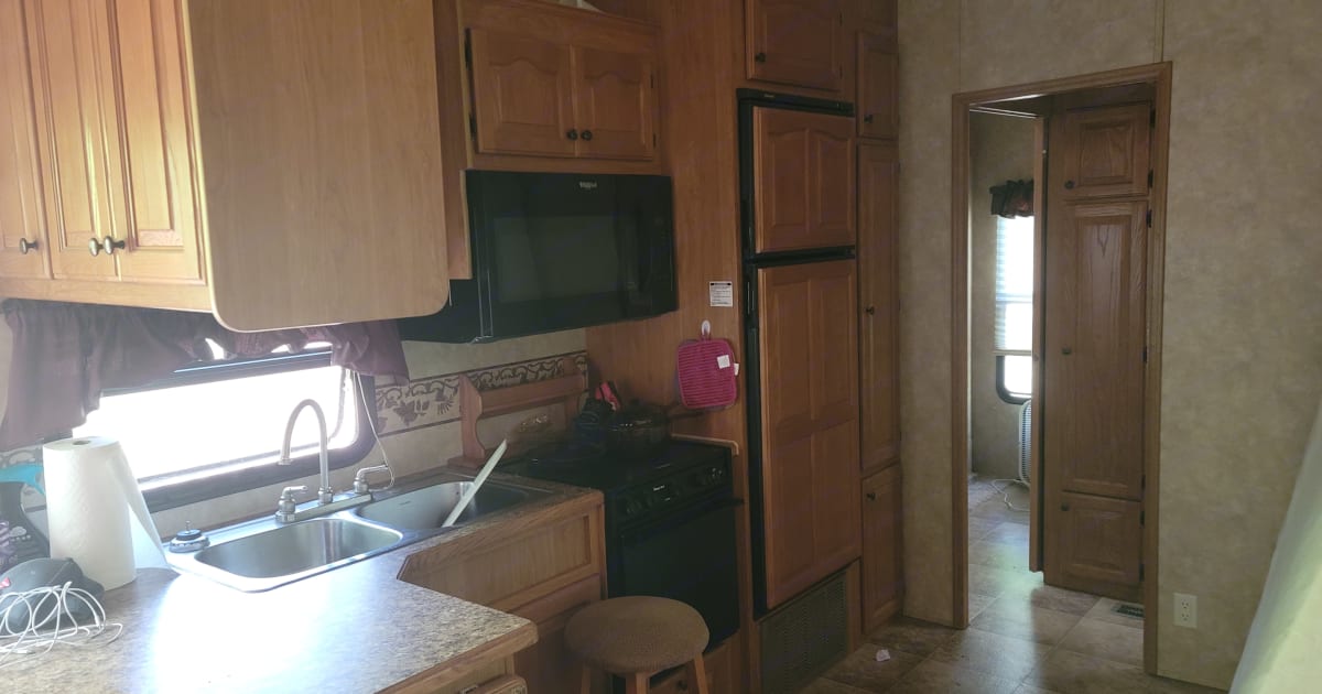 2009 Cedar Creek Silverback Fifth-wheel Rental in Sparta, MI | Outdoorsy