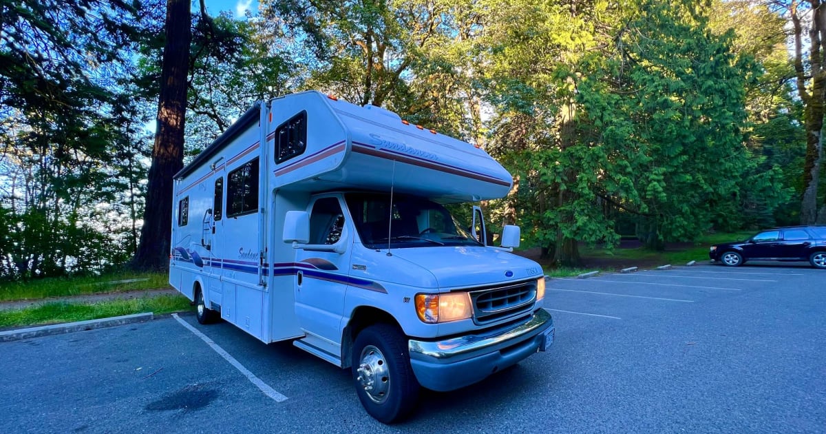 1998 Triple E Regency Motorhome Rental in Victoria, BC | Outdoorsy