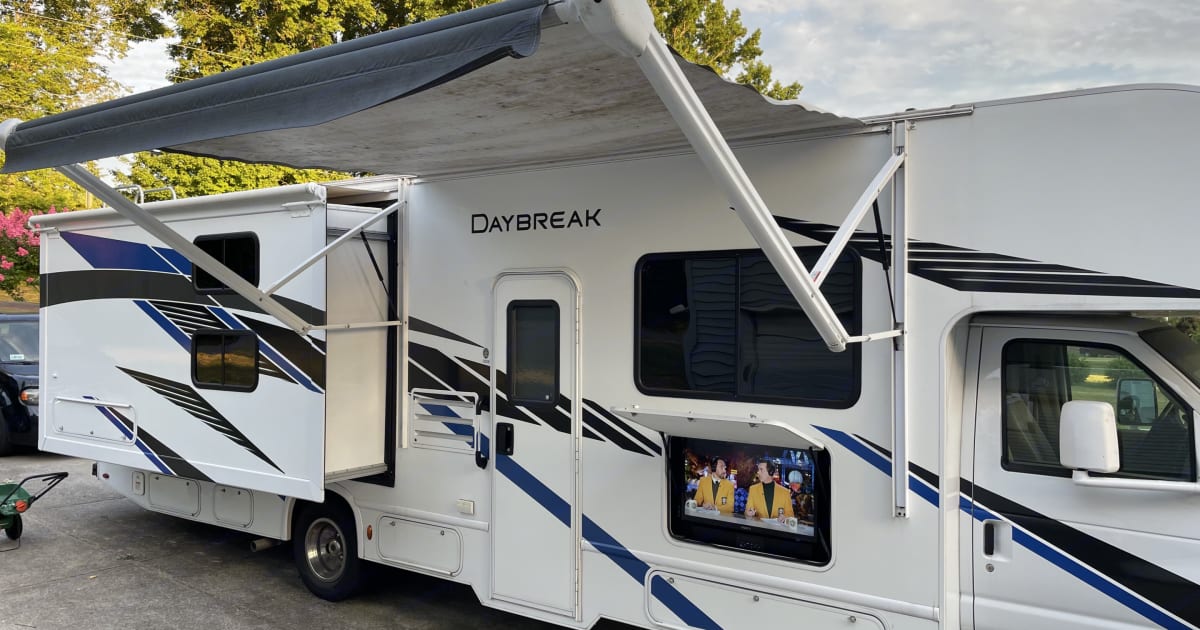 2019 Thor Daybreak Class C Rental in THOMPSONS STATION, TN | Outdoorsy