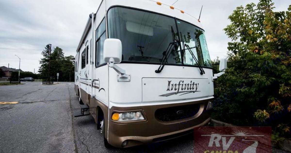 2000 Four Winds Infinity Class A Rental in Petawawa, ON | Outdoorsy