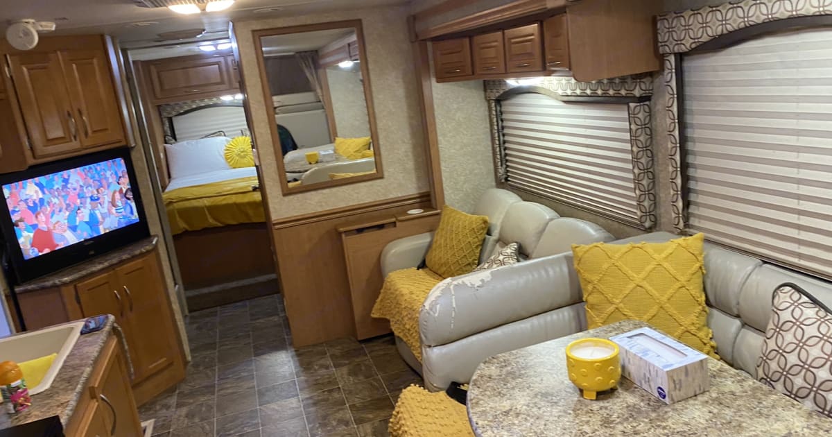 2011 Four Winds Four Winds Motorhome Class C Rental in Severna Park, MD ...