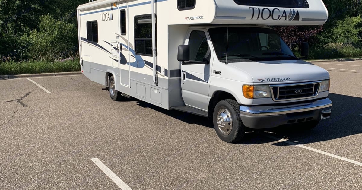 2005 Tioga Tioga Motorhome Class C Rental in Eagan, MN | Outdoorsy