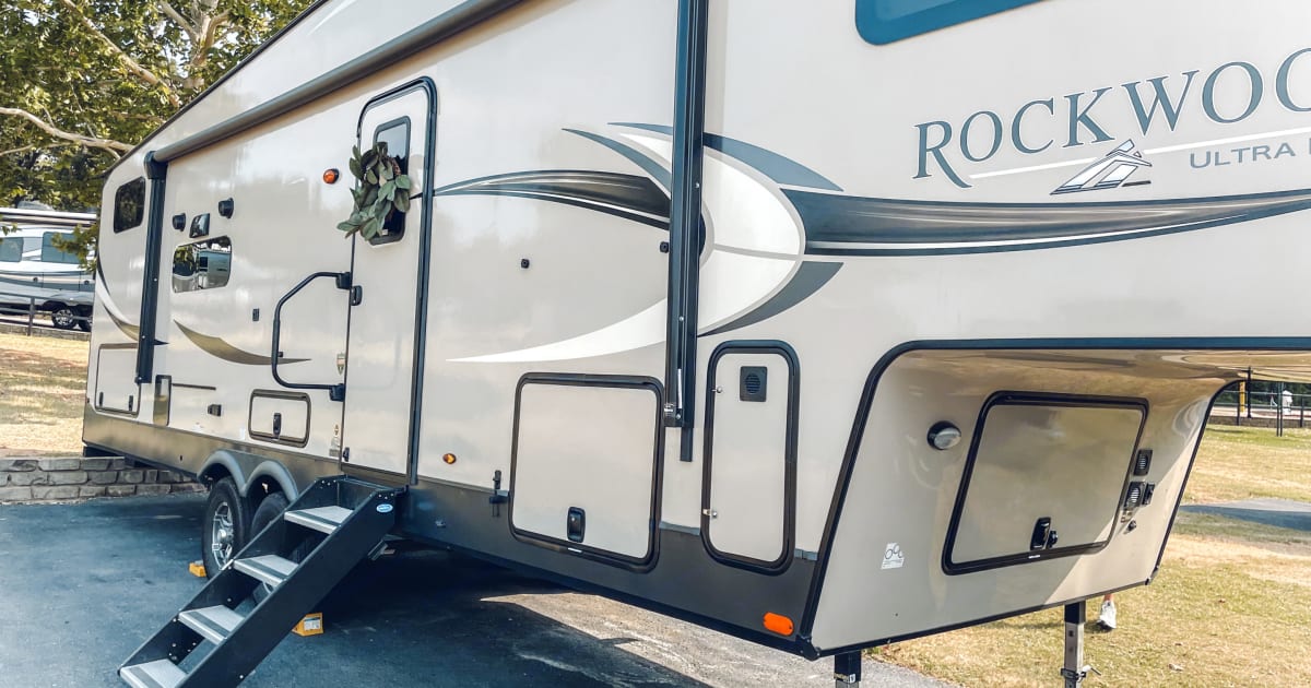 2021 Forest River Rockwood Ultra Lite Fifth-wheel Rental in Keller, TX ...