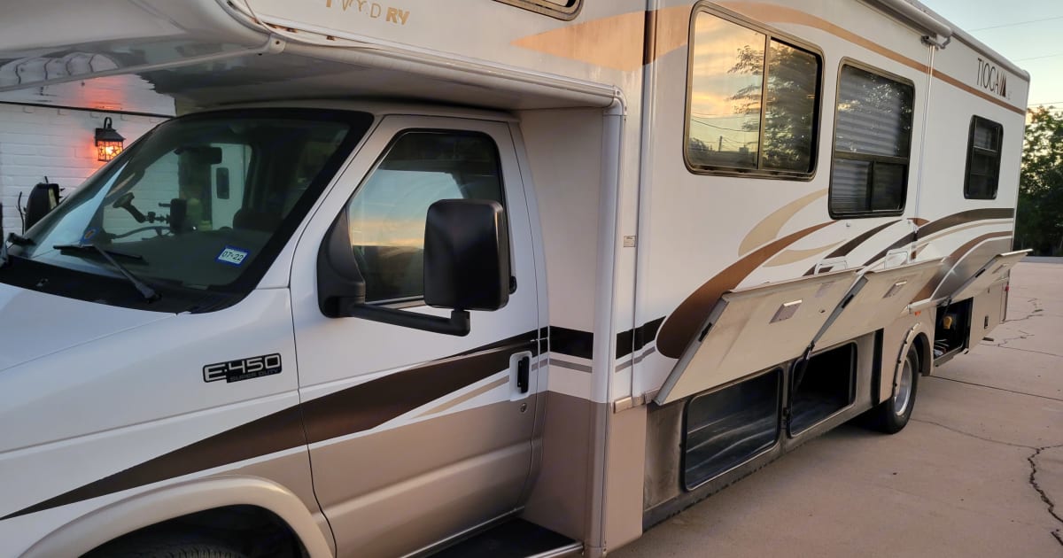 2005 Tioga Tioga Motorhome Class C Rental in Buda, TX | Outdoorsy