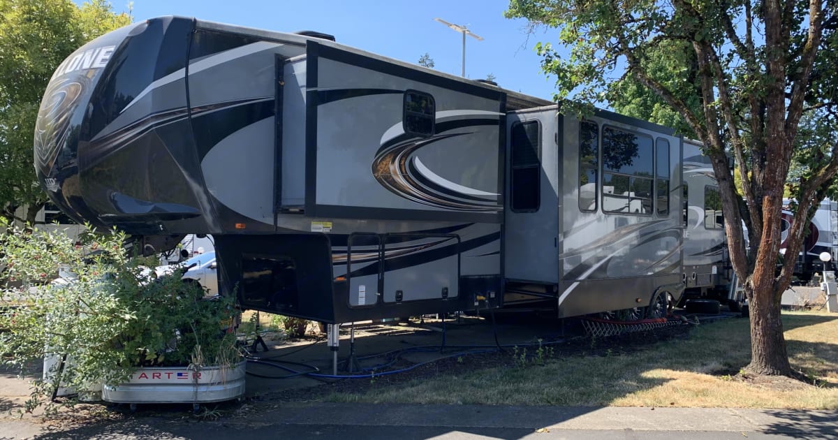 2016 Heartland Cyclone Toy hauler Rental in Dayton, OR | Outdoorsy