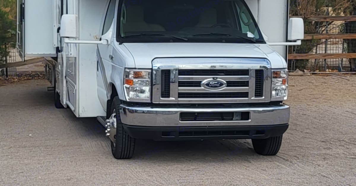 2019 Thor Daybreak Motorhome Rental in Las Vegas, NV | Outdoorsy