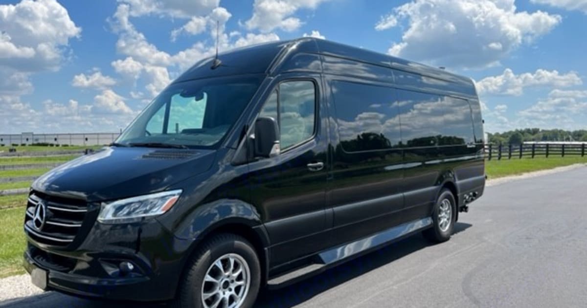 2023 Ultimate Toys Ultimate Coach Class B Rental in Elsmere, KY | Outdoorsy