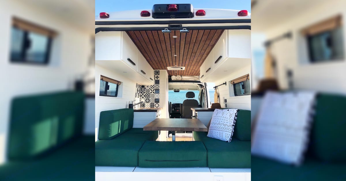 2017 RAM Promaster 2500 Camper van Rental in Boucherville, QC | Outdoorsy