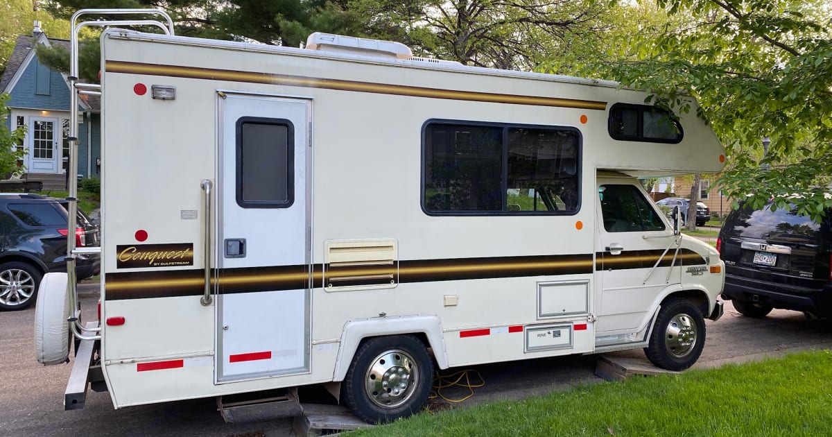 1995 Gulf Stream Conquest Class C Rental in Saint Paul, MN | Outdoorsy