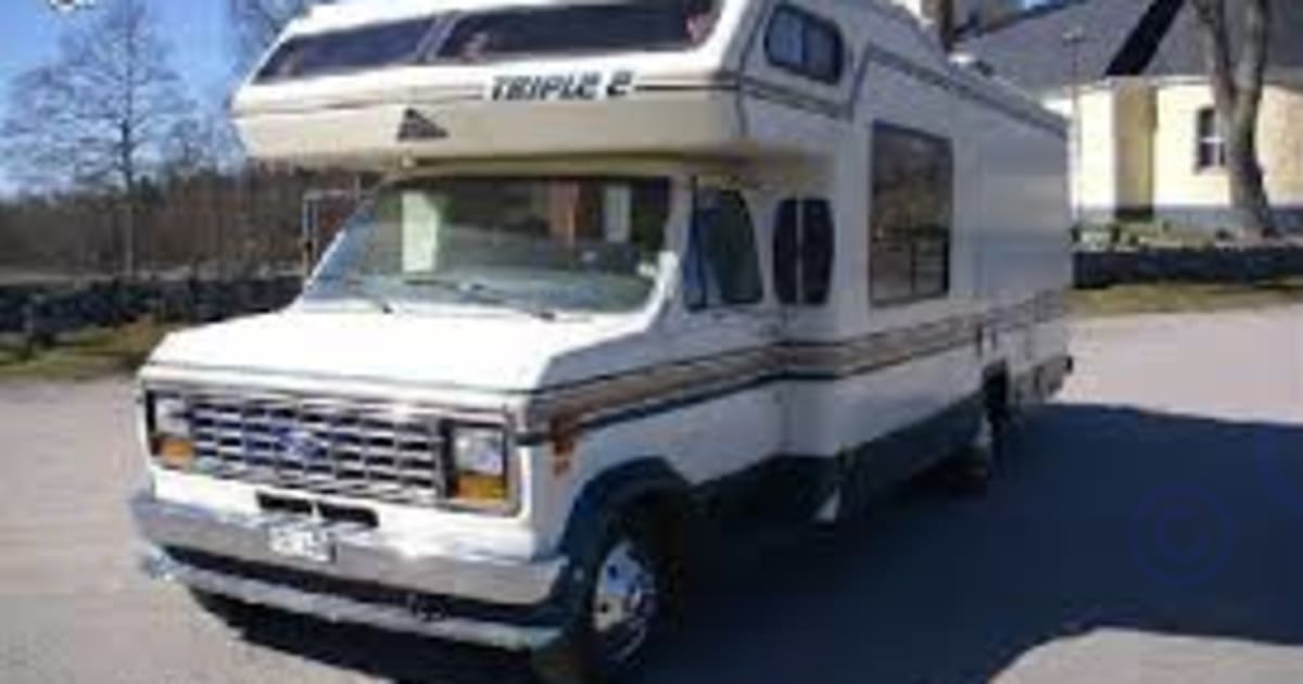 1990 Triple E Regency Class C Rental in Chatsworth, CA | Outdoorsy