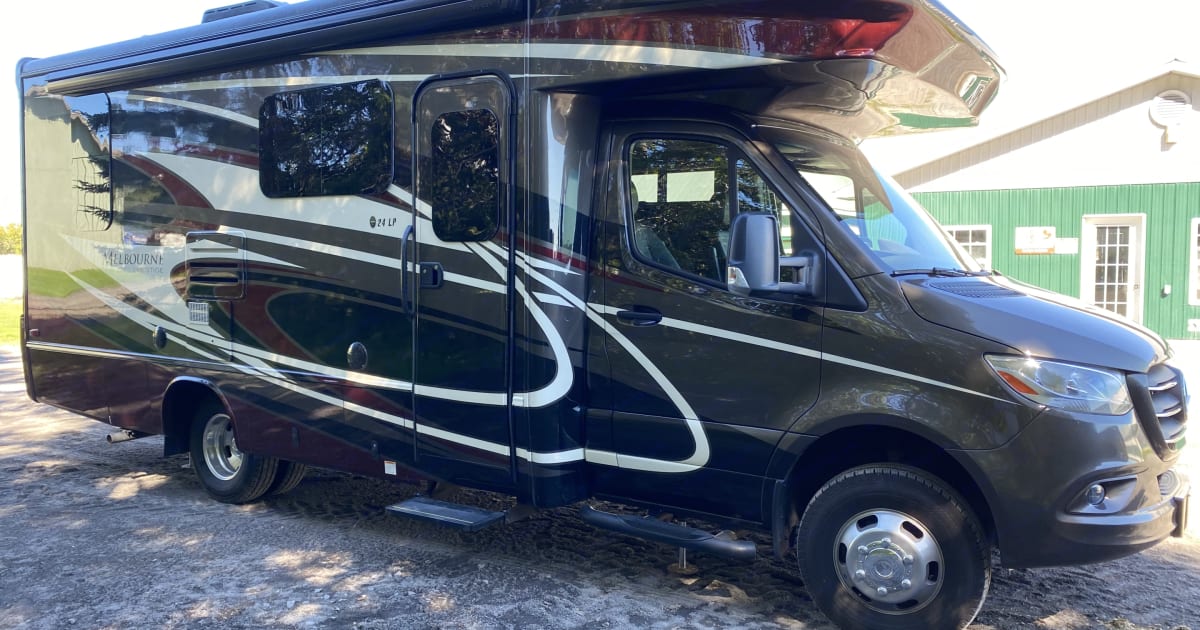 2020 Jayco Melbourne Prestige Class C Rental in Trois-Rivières, QC ...