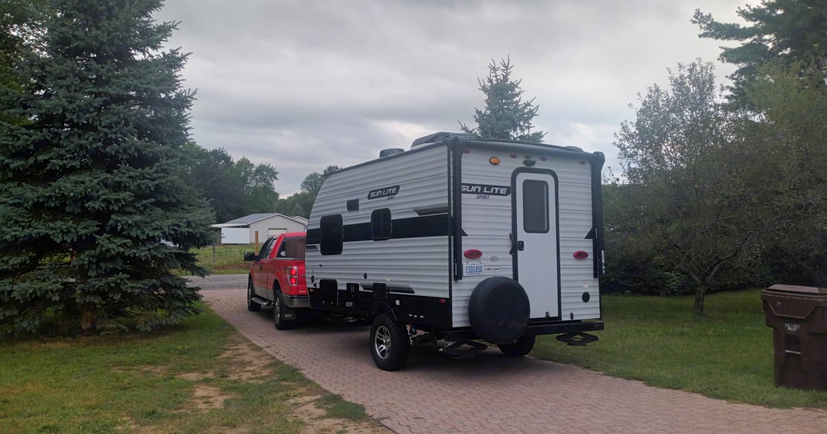 2021 Sunset Park RV Sun Lite Travel trailer Rental in Mason, MI | Outdoorsy