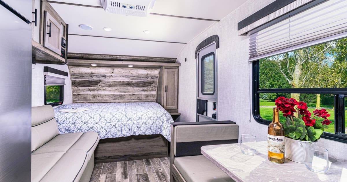 2022 Gulf Stream Ameri-Lite Super Lite Caravane Rental in Miamisburg, OH | Outdoorsy