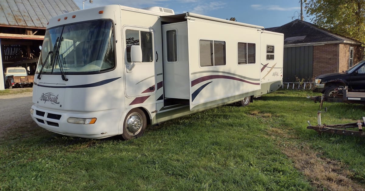 2001 Damon Corporation Daybreak Class A Rental in COLEMAN, WI | Outdoorsy