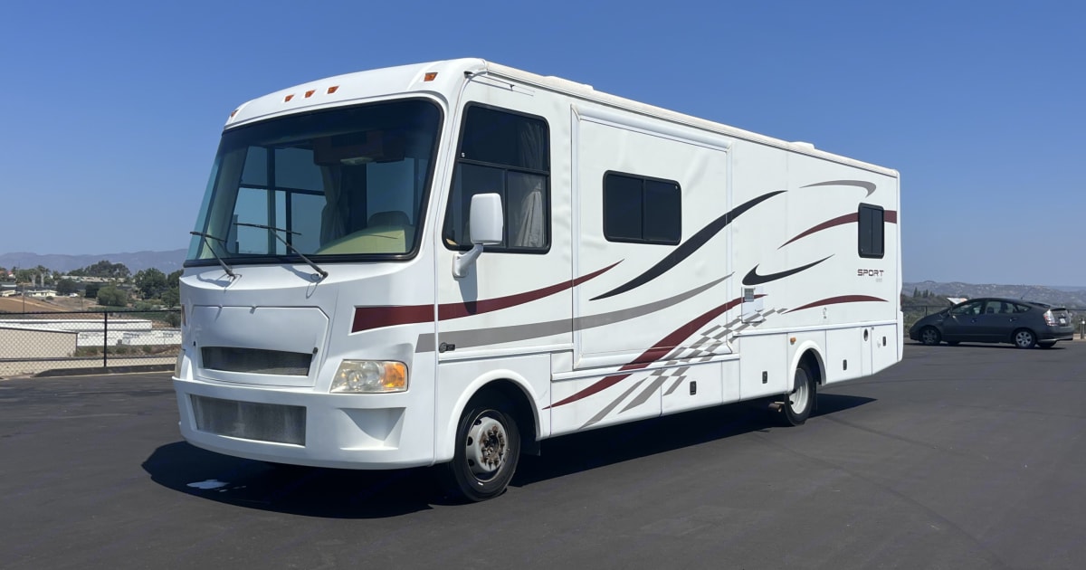 2009 Damon Corporation Daybreak Sport Class A Rental in Fallbrook, CA ...